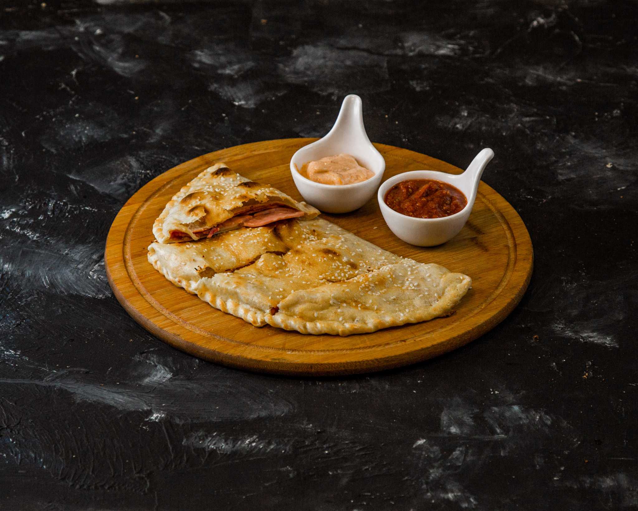 Kalzone salyamili , vetçinalı – Pizza Bruno